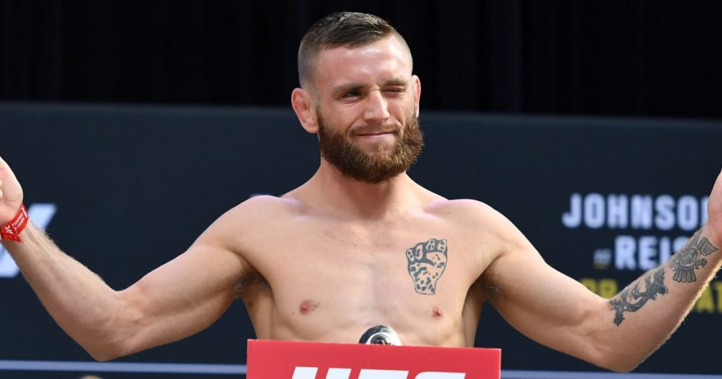 MMA Odds and Ends for Wednesday: Tim Elliott fights newcomer Mark De La ...